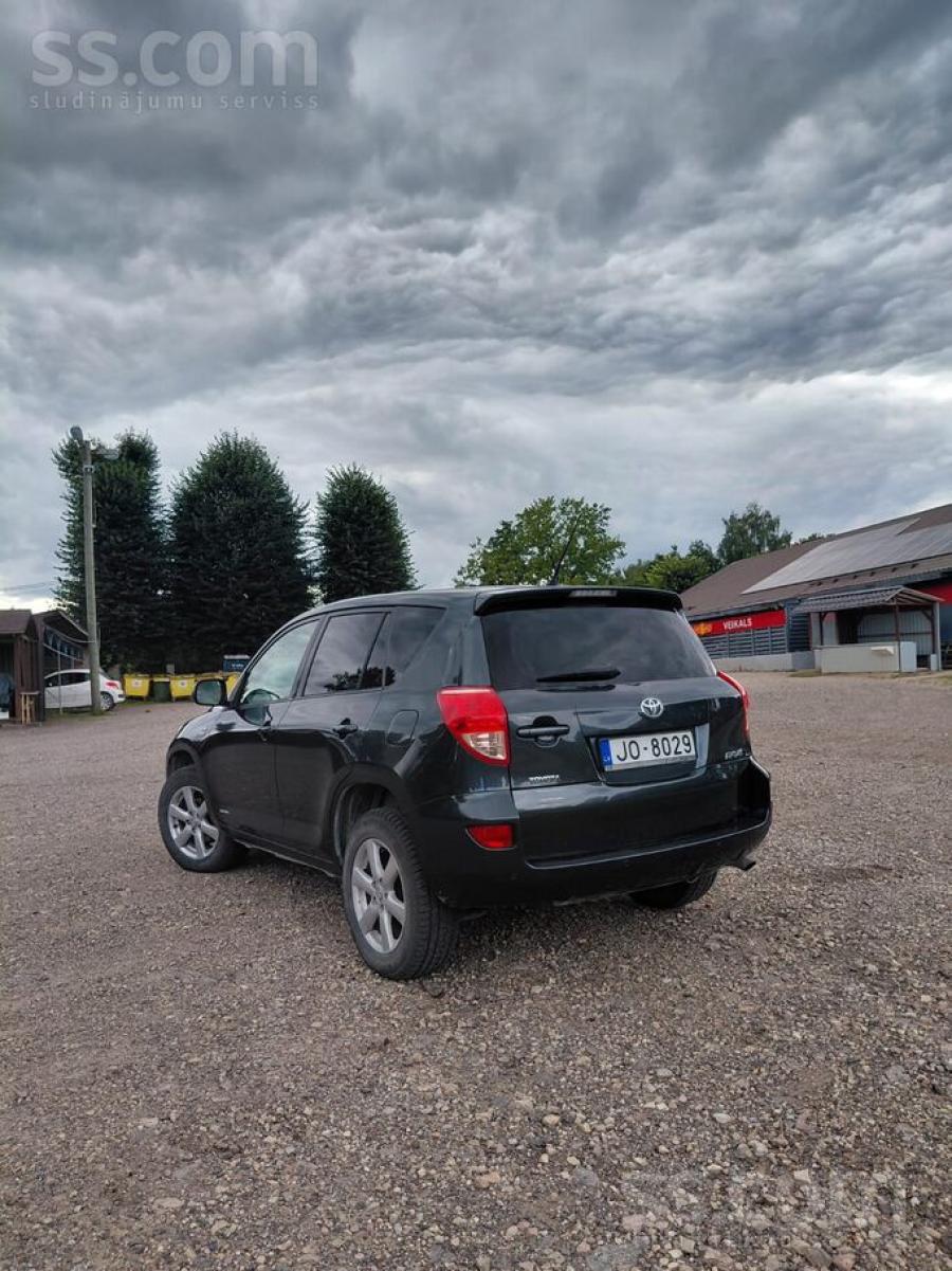 Pelēks Toyota RAV4 2009 Bauska, ar dzinēja tilpumu 2.20 L un nobraukumu 256 tūkst. km par 5500 €, foto 3 vietnē AUTOMOTO.COM.LV