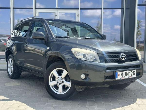 Grey Toyota RAV4 2009 in Vilnius, with an engine capacity of 2.23 L and mileage of 277 thousand km for 3800 €, photo 1 on AUTOMOTO.COM.LV