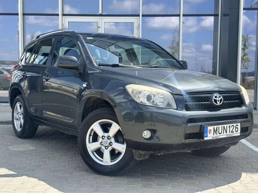 Pelēks Toyota RAV4 2009 Viļņa, ar dzinēja tilpumu 2.23 L un nobraukumu 277 tūkst. km par 3800 €, foto 1 vietnē AUTOMOTO.COM.LV