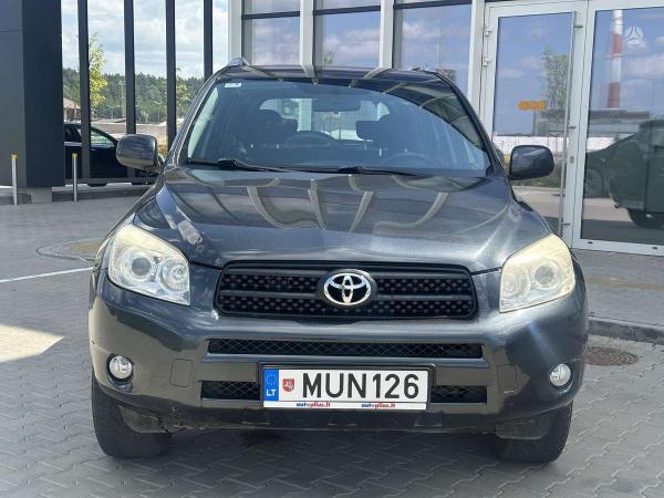 Grey Toyota RAV4 2009 in Vilnius, with an engine capacity of 2.23 L and mileage of 277 thousand km for 3800 €, photo 3 on AUTOMOTO.COM.LV