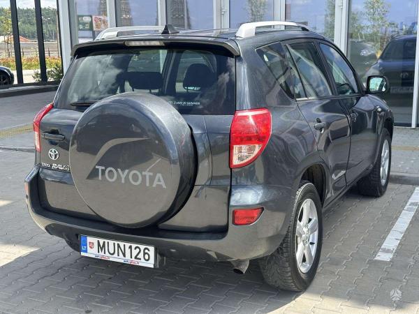 Grey Toyota RAV4 2009 in Vilnius, with an engine capacity of 2.23 L and mileage of 277 thousand km for 3800 €, photo 5 on AUTOMOTO.COM.LV