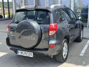 Pelēks Toyota RAV4 2009 Viļņa, ar dzinēja tilpumu 2.23 L un nobraukumu 277 tūkst. km par 3800 €, foto 5 vietnē AUTOMOTO.COM.LV