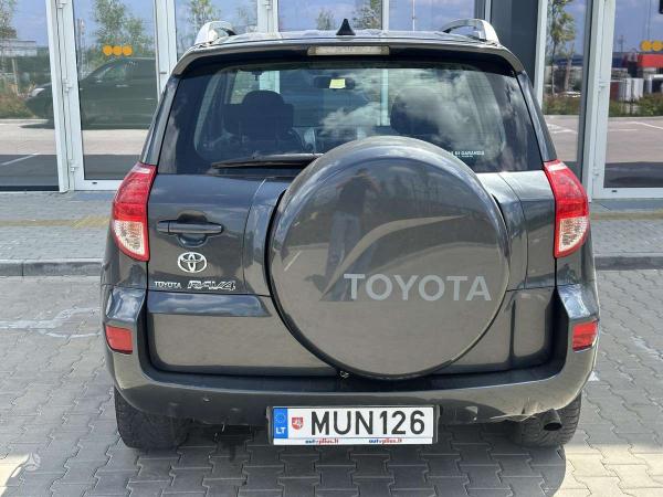 Grey Toyota RAV4 2009 in Vilnius, with an engine capacity of 2.23 L and mileage of 277 thousand km for 3800 €, photo 6 on AUTOMOTO.COM.LV