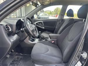 Pelēks Toyota RAV4 2009 Viļņa, ar dzinēja tilpumu 2.23 L un nobraukumu 277 tūkst. km par 3800 €, foto 9 vietnē AUTOMOTO.COM.LV
