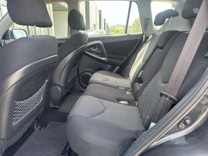 Pelēks Toyota RAV4 2009 Viļņa, ar dzinēja tilpumu 2.23 L un nobraukumu 277 tūkst. km par 3800 €, foto 10 vietnē AUTOMOTO.COM.LV