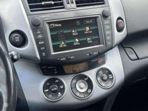Pelēks Toyota RAV4 2009 Viļņa, ar dzinēja tilpumu 2.23 L un nobraukumu 277 tūkst. km par 3800 €, foto 14 vietnē AUTOMOTO.COM.LV