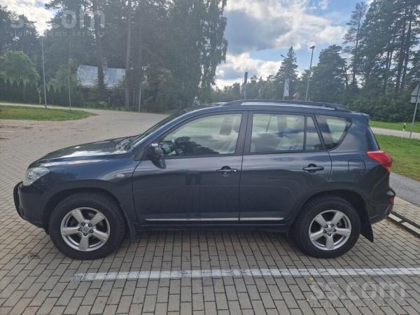 Toyota RAV4 2009 Rīga vietnē Pelēks Toyota RAV4 2009 Rīga, ar dzinēja tilpumu 2.00 L un nobraukumu 116 tūkst. km par 7000 €, foto 4 vietnē AUTOMOTO.COM.LV