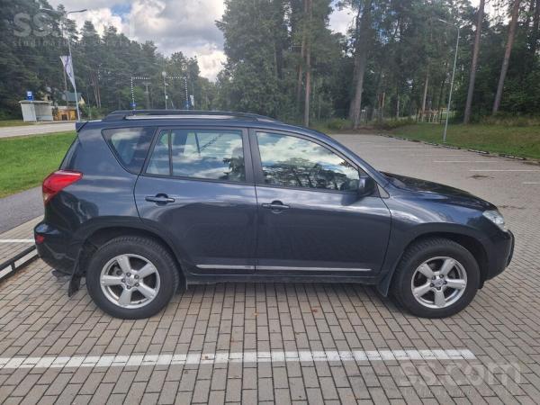 Toyota RAV4 2009 Rīga vietnē Pelēks Toyota RAV4 2009 Rīga, ar dzinēja tilpumu 2.00 L un nobraukumu 116 tūkst. km par 7000 €, foto 6 vietnē AUTOMOTO.COM.LV