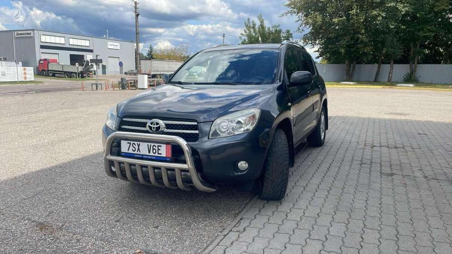 Pelēks Toyota RAV4 2009 Marijampole, ar dzinēja tilpumu 2.00 L un nobraukumu 250 tūkst. km par 4699 €, foto 3 vietnē AUTOMOTO.COM.LV