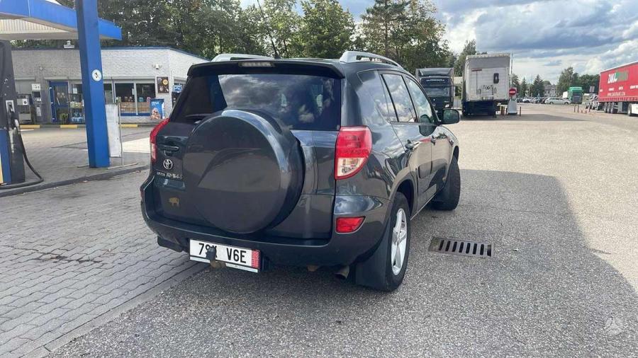 Pelēks Toyota RAV4 2009 Marijampole, ar dzinēja tilpumu 2.00 L un nobraukumu 250 tūkst. km par 4699 €, foto 6 vietnē AUTOMOTO.COM.LV