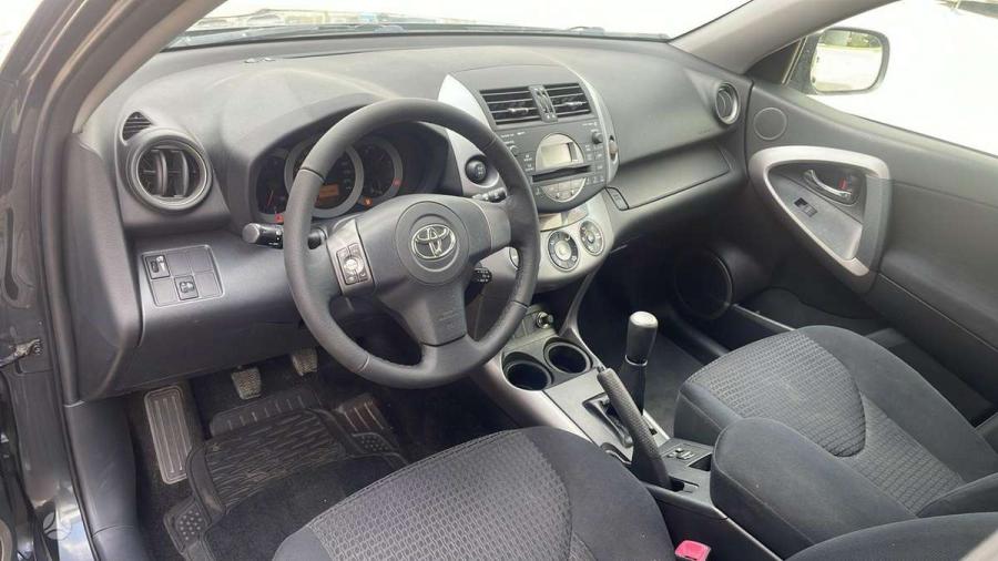 Pelēks Toyota RAV4 2009 Marijampole, ar dzinēja tilpumu 2.00 L un nobraukumu 250 tūkst. km par 4699 €, foto 10 vietnē AUTOMOTO.COM.LV