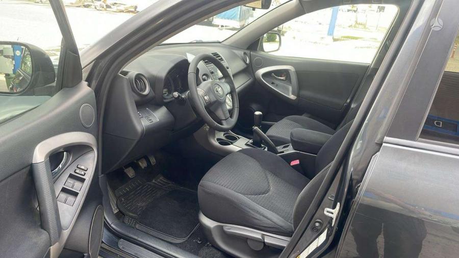 Pelēks Toyota RAV4 2009 Marijampole, ar dzinēja tilpumu 2.00 L un nobraukumu 250 tūkst. km par 4699 €, foto 11 vietnē AUTOMOTO.COM.LV