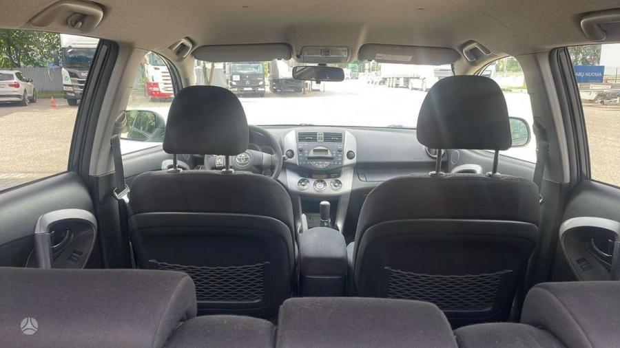 Pelēks Toyota RAV4 2009 Marijampole, ar dzinēja tilpumu 2.00 L un nobraukumu 250 tūkst. km par 4699 €, foto 13 vietnē AUTOMOTO.COM.LV