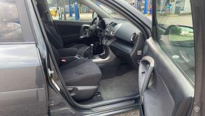 Pelēks Toyota RAV4 2009 Marijampole, ar dzinēja tilpumu 2.00 L un nobraukumu 250 tūkst. km par 4699 €, foto 14 vietnē AUTOMOTO.COM.LV