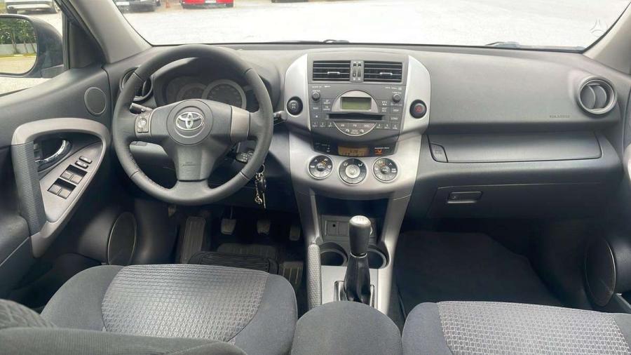 Pelēks Toyota RAV4 2009 Marijampole, ar dzinēja tilpumu 2.00 L un nobraukumu 250 tūkst. km par 4699 €, foto 15 vietnē AUTOMOTO.COM.LV
