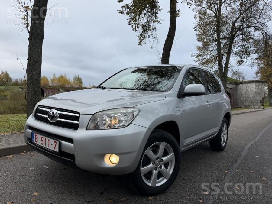 Grey Toyota RAV4 2009 in Daugavpils, with an engine capacity of 2.20 L and mileage of 0 thousand km for 5750 €, photo 1 on AUTOMOTO.COM.LV