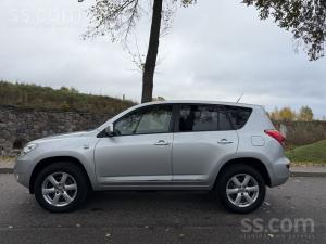 Grey Toyota RAV4 2009 in Daugavpils, with an engine capacity of 2.20 L and mileage of 0 thousand km for 5750 €, photo 3 on AUTOMOTO.COM.LV