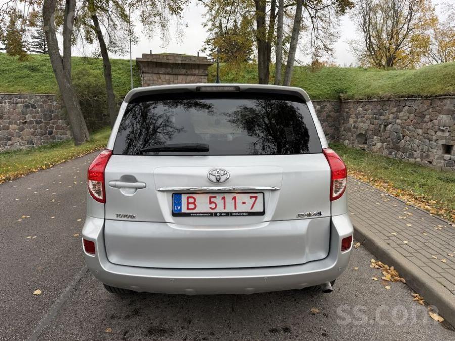 Grey Toyota RAV4 2009 in Daugavpils, with an engine capacity of 2.20 L and mileage of 0 thousand km for 5750 €, photo 6 on AUTOMOTO.COM.LV