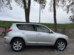 Grey Toyota RAV4 2009 in Daugavpils, with an engine capacity of 2.20 L and mileage of 0 thousand km for 5750 €, photo 10 on AUTOMOTO.COM.LV