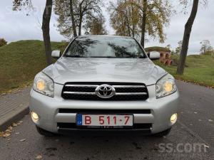 Grey Toyota RAV4 2009 in Daugavpils, with an engine capacity of 2.20 L and mileage of 0 thousand km for 5750 €, photo 12 on AUTOMOTO.COM.LV