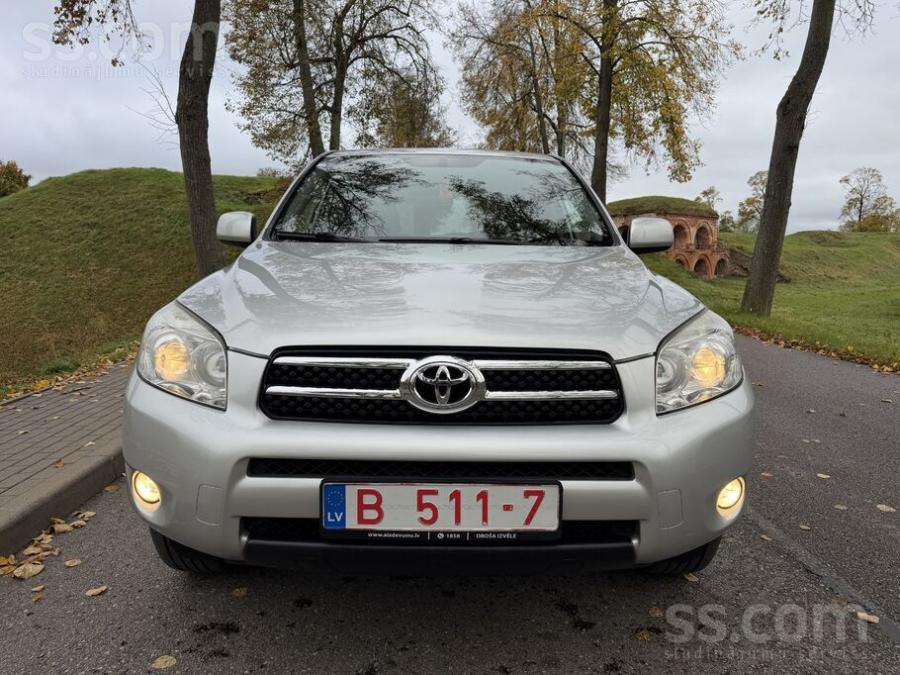 Grey Toyota RAV4 2009 in Daugavpils, with an engine capacity of 2.20 L and mileage of 0 thousand km for 5750 €, photo 12 on AUTOMOTO.COM.LV