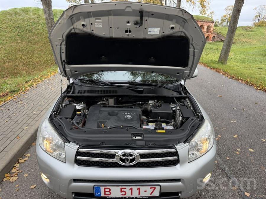 Grey Toyota RAV4 2009 in Daugavpils, with an engine capacity of 2.20 L and mileage of 0 thousand km for 5750 €, photo 13 on AUTOMOTO.COM.LV