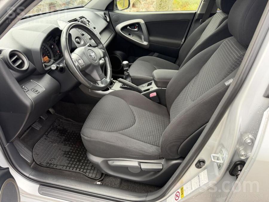 Grey Toyota RAV4 2009 in Daugavpils, with an engine capacity of 2.20 L and mileage of 0 thousand km for 5750 €, photo 19 on AUTOMOTO.COM.LV