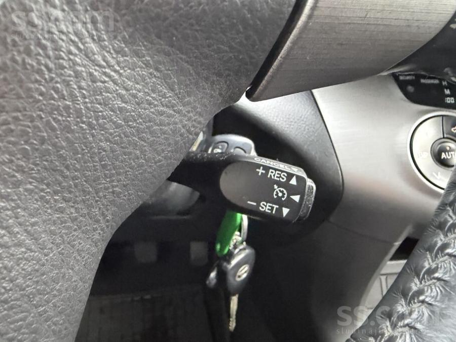 Grey Toyota RAV4 2009 in Daugavpils, with an engine capacity of 2.20 L and mileage of 0 thousand km for 5750 €, photo 26 on AUTOMOTO.COM.LV