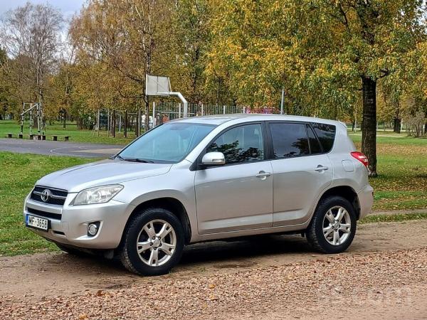 Тойота РАВ 4 2009 в Рига на AUTOMOTO.COM.LV Серый Тойота РАВ 4 2009 в Рига, объемом двигателя 2.20 л и пробегом 281 тыс. км за 4490 €, фото 3 на AUTOMOTO.COM.LV