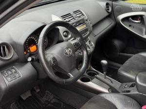 Pelēks Toyota RAV4 2010 Ukmergė, ar dzinēja tilpumu 2.20 L un nobraukumu 500 tūkst. km par 4990 €, foto 13 vietnē AUTOMOTO.COM.LV