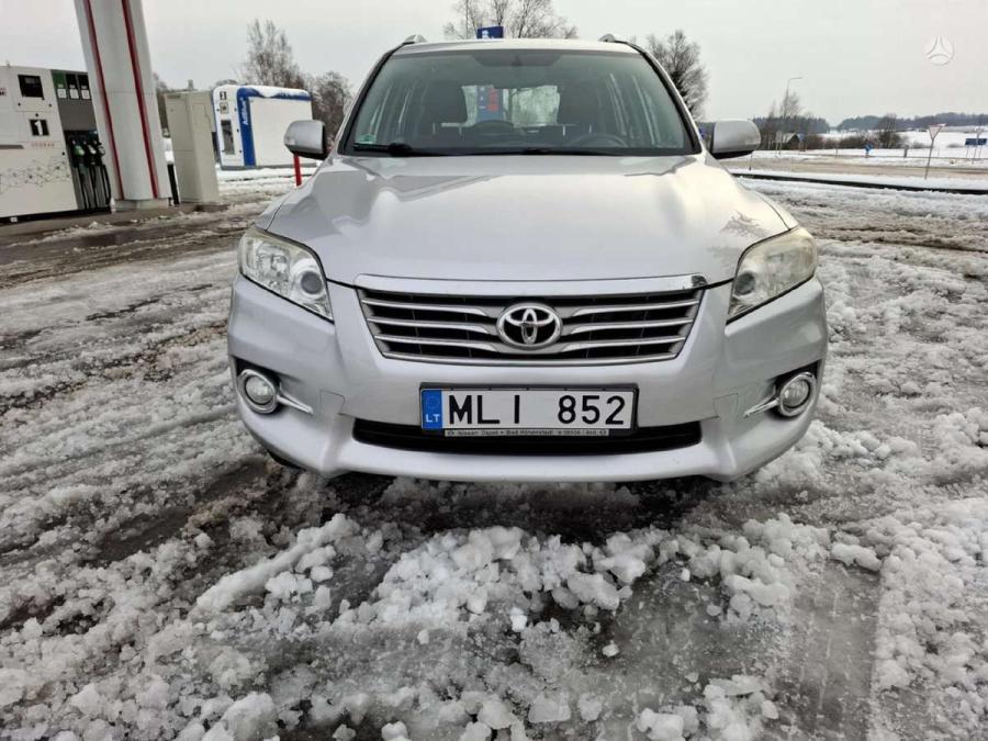 Grey Toyota RAV4 2010 in Plunge, with an engine capacity of 2.23 L and mileage of 280 thousand km for 6000 €, photo 1 on AUTOMOTO.COM.LV