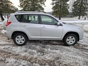 Grey Toyota RAV4 2010 in Plunge, with an engine capacity of 2.23 L and mileage of 280 thousand km for 6000 €, photo 3 on AUTOMOTO.COM.LV