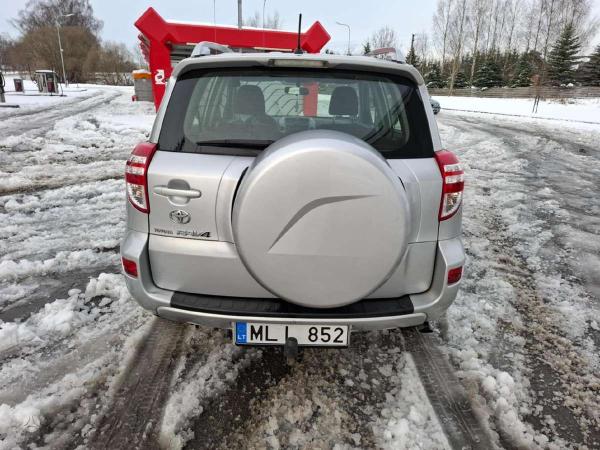 Grey Toyota RAV4 2010 in Plunge, with an engine capacity of 2.23 L and mileage of 280 thousand km for 6000 €, photo 4 on AUTOMOTO.COM.LV