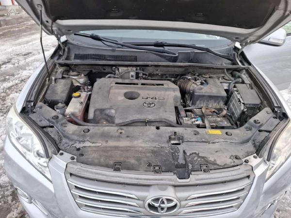 Grey Toyota RAV4 2010 in Plunge, with an engine capacity of 2.23 L and mileage of 280 thousand km for 6000 €, photo 6 on AUTOMOTO.COM.LV