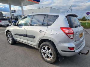 Grey Toyota RAV4 2010 in Taurage, with an engine capacity of 2.20 L and mileage of 144 thousand km for 2350 €, photo 4 on AUTOMOTO.COM.LV