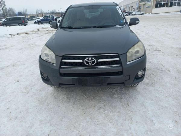 Pelēks Toyota RAV4 2010 Panevēža, ar dzinēja tilpumu 1.99 L un nobraukumu 234 tūkst. km par 6300 €, foto 3 vietnē AUTOMOTO.COM.LV
