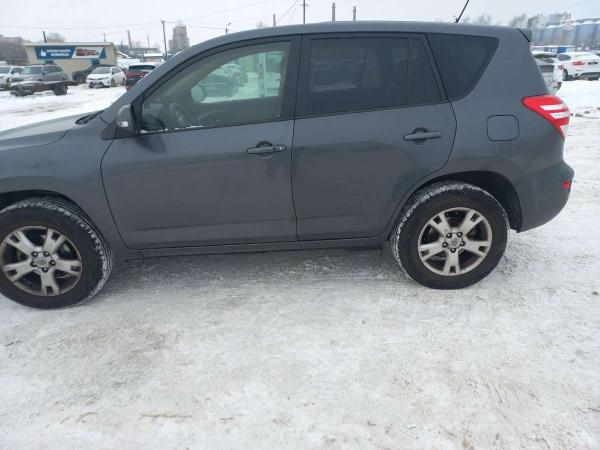 Pelēks Toyota RAV4 2010 Panevēža, ar dzinēja tilpumu 1.99 L un nobraukumu 234 tūkst. km par 6300 €, foto 8 vietnē AUTOMOTO.COM.LV