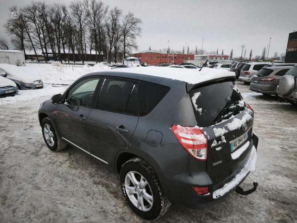 Grey Toyota RAV4 2010 in Klaipeda, with an engine capacity of 2.23 L and mileage of 270 thousand km for 5600 €, photo 3 on AUTOMOTO.COM.LV