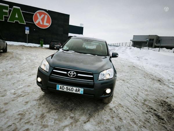 Grey Toyota RAV4 2010 in Klaipeda, with an engine capacity of 2.23 L and mileage of 270 thousand km for 5600 €, photo 5 on AUTOMOTO.COM.LV