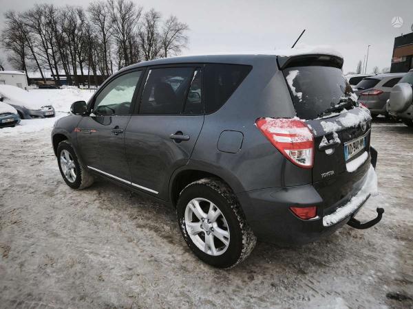 Grey Toyota RAV4 2010 in Klaipeda, with an engine capacity of 2.23 L and mileage of 270 thousand km for 5600 €, photo 7 on AUTOMOTO.COM.LV