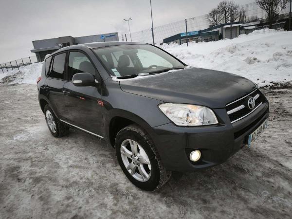 Grey Toyota RAV4 2010 in Klaipeda, with an engine capacity of 2.23 L and mileage of 270 thousand km for 5600 €, photo 8 on AUTOMOTO.COM.LV