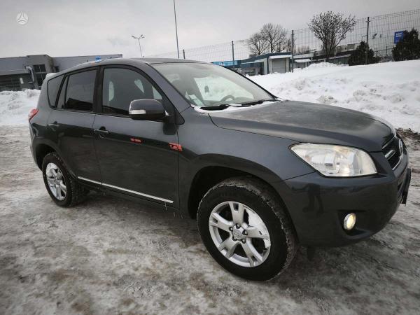 Grey Toyota RAV4 2010 in Klaipeda, with an engine capacity of 2.23 L and mileage of 270 thousand km for 5600 €, photo 9 on AUTOMOTO.COM.LV