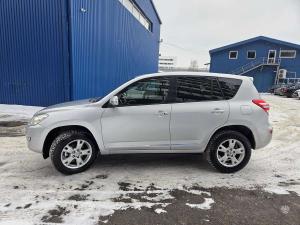 Grey Toyota RAV4 2010 in Vilnius, with an engine capacity of 2.23 L and mileage of 207 thousand km for 5500 €, photo 3 on AUTOMOTO.COM.LV