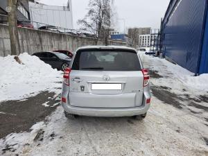 Grey Toyota RAV4 2010 in Vilnius, with an engine capacity of 2.23 L and mileage of 207 thousand km for 5500 €, photo 5 on AUTOMOTO.COM.LV