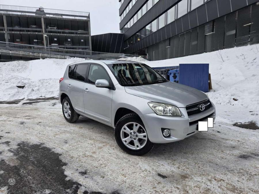 Grey Toyota RAV4 2010 in Vilnius, with an engine capacity of 2.23 L and mileage of 207 thousand km for 5500 €, photo 8 on AUTOMOTO.COM.LV