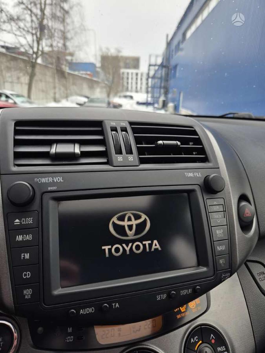 Grey Toyota RAV4 2010 in Vilnius, with an engine capacity of 2.23 L and mileage of 207 thousand km for 5500 €, photo 18 on AUTOMOTO.COM.LV