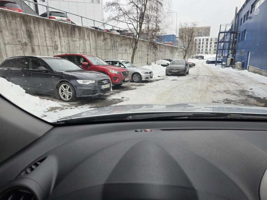 Grey Toyota RAV4 2010 in Vilnius, with an engine capacity of 2.23 L and mileage of 207 thousand km for 5500 €, photo 25 on AUTOMOTO.COM.LV