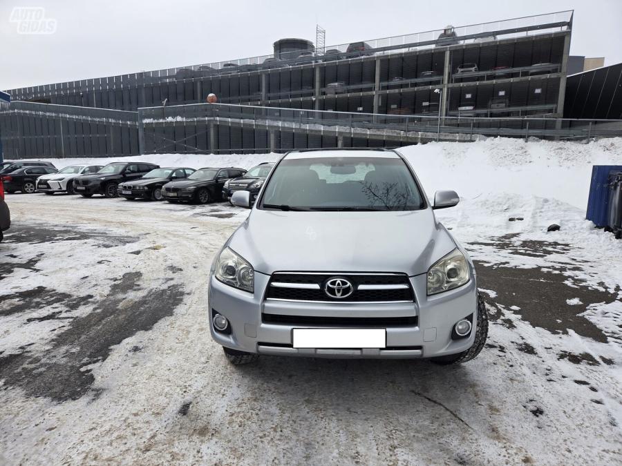 Pelēks Toyota RAV4 2010 Ukmergė, ar dzinēja tilpumu 2.20 L un nobraukumu 207 tūkst. km par 5500 €, foto 2 vietnē AUTOMOTO.COM.LV