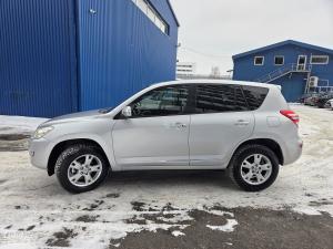 Pelēks Toyota RAV4 2010 Ukmergė, ar dzinēja tilpumu 2.20 L un nobraukumu 207 tūkst. km par 5500 €, foto 3 vietnē AUTOMOTO.COM.LV