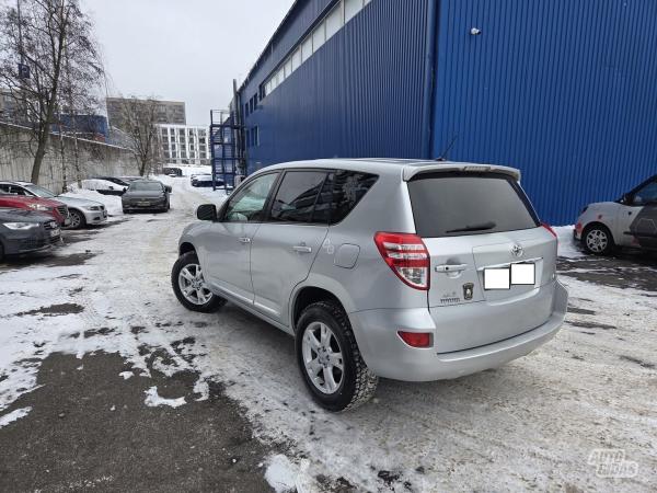 Pelēks Toyota RAV4 2010 Ukmergė, ar dzinēja tilpumu 2.20 L un nobraukumu 207 tūkst. km par 5500 €, foto 4 vietnē AUTOMOTO.COM.LV